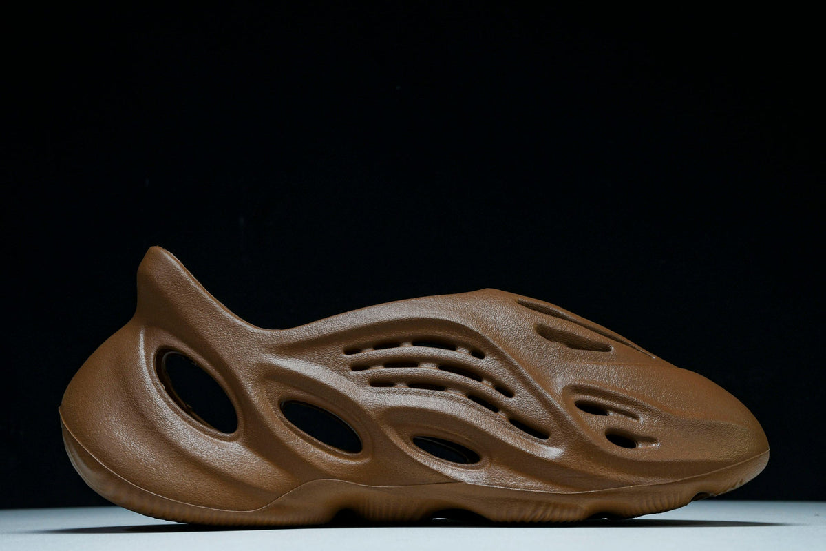 Yzy Foam RNNR 'Clay Red' – Drip Locker USA